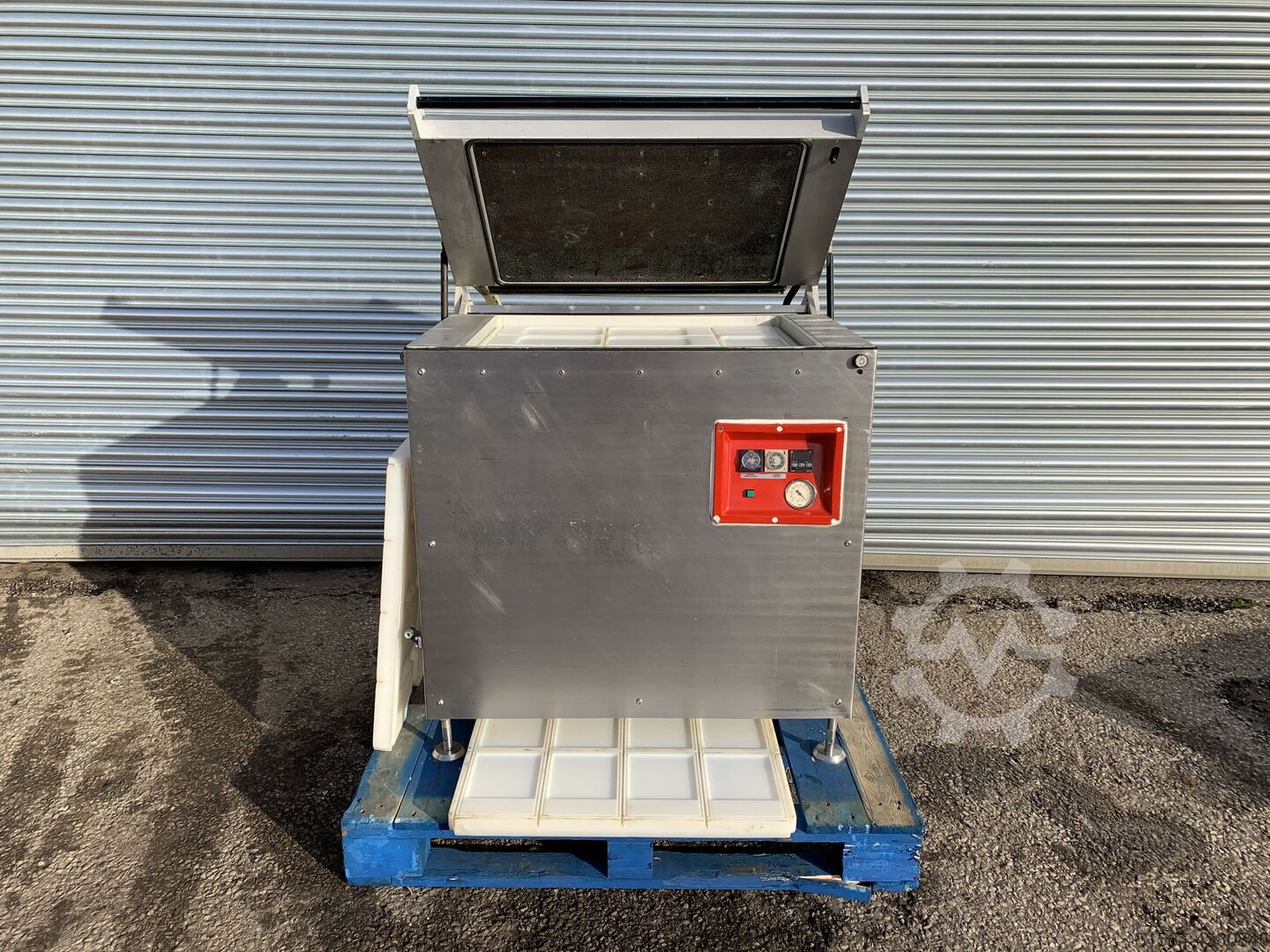 Intact RM571 - Used Vacuum skin packer listed on Used-Machines.com ⚙️